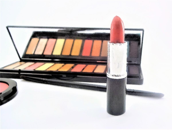 Un maquillage 100% SLA MAKE UP - Beauté-s