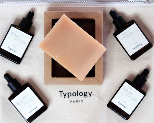 Typology Paris: des formulations minimalistes et naturelles pour une ...